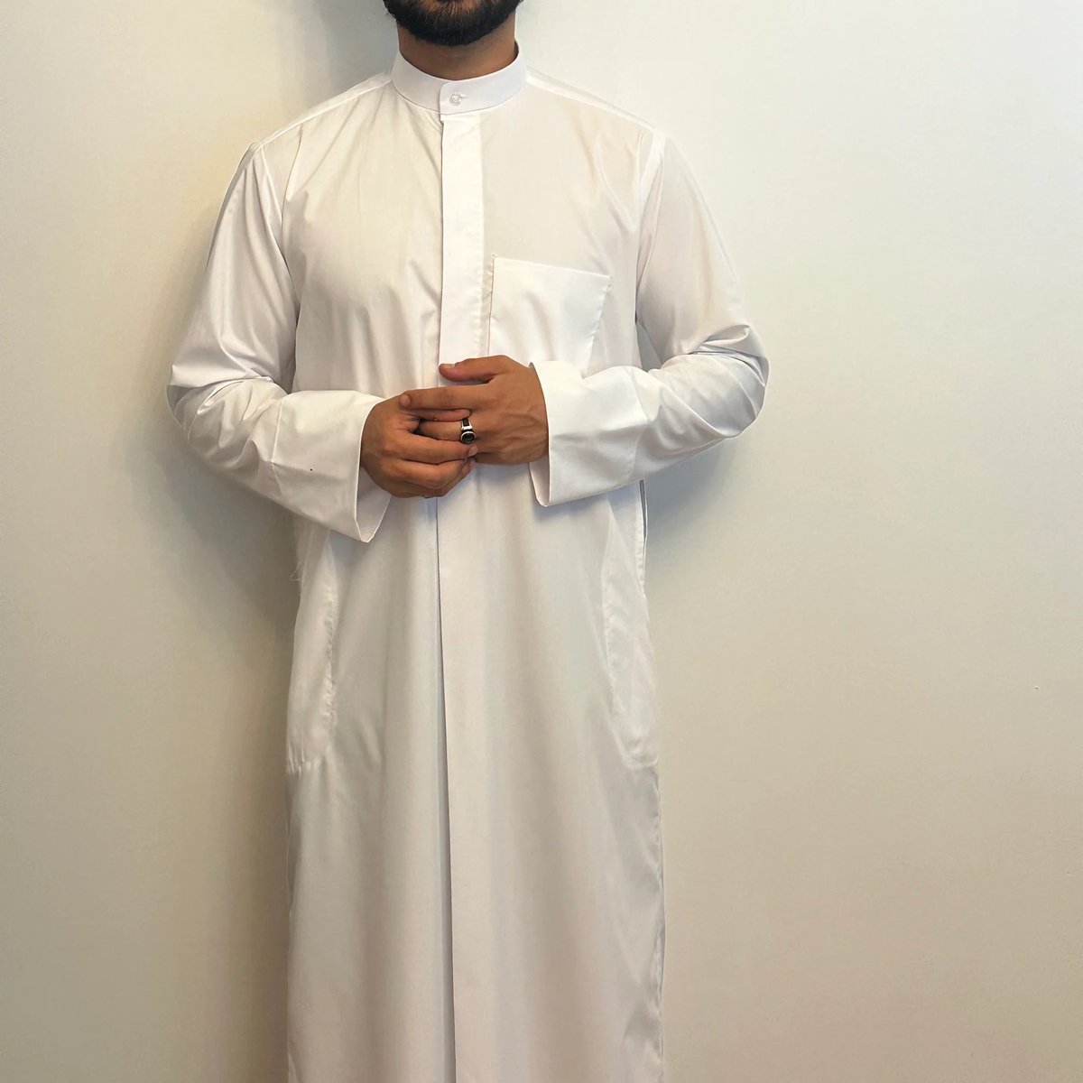 AVOID THESE THAWB MISTAKES 🧵 For various reasons, thawbs have become a uniform for Muslim men in ...
