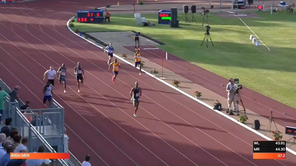 Jonathan Gault on Twitter: "Two days after Wayde van Niekerk's 44.08 in Chorzow, Steven Gardiner ...