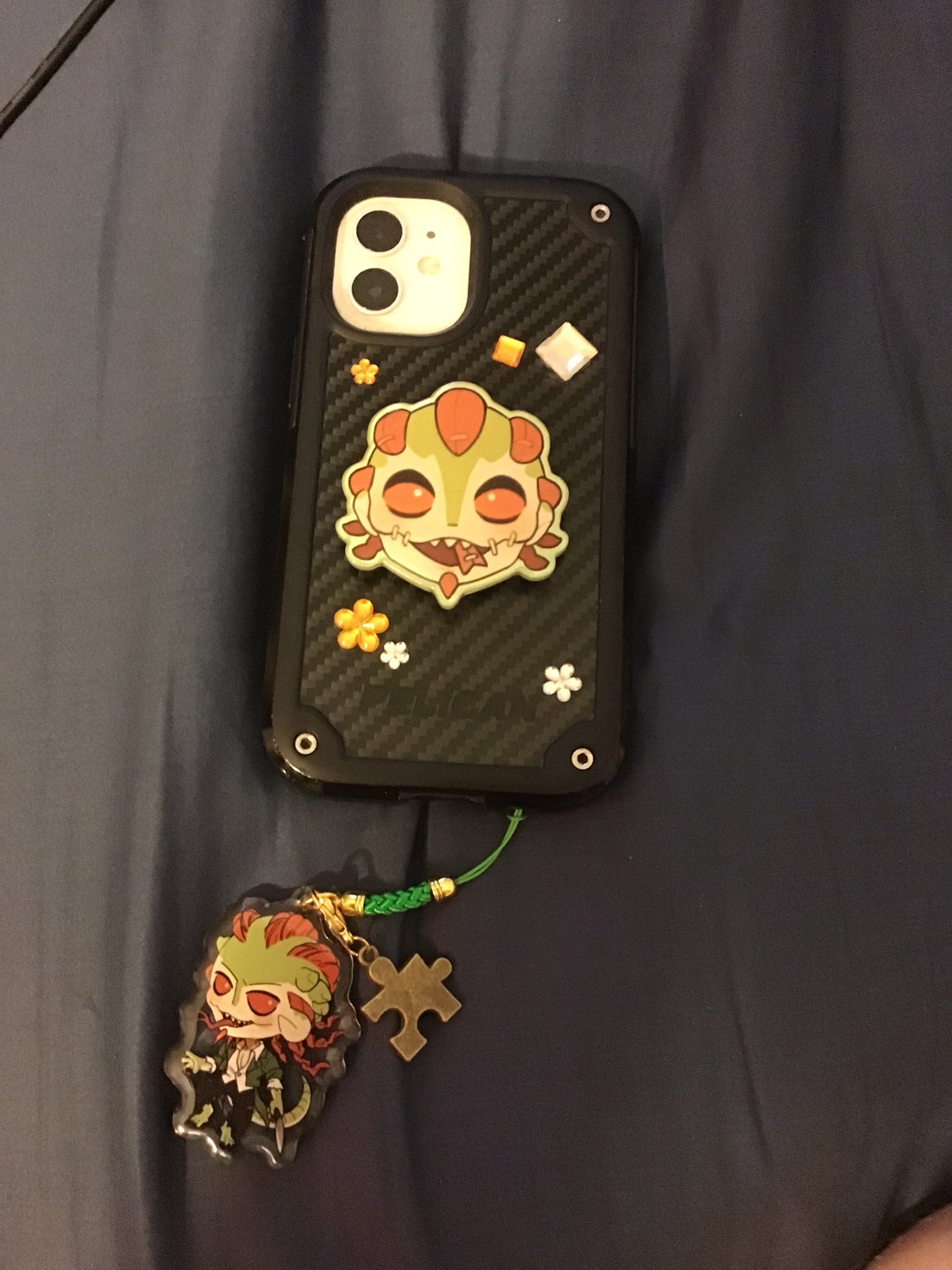 mars bar - comms open 🦎 on Twitter: "EHEHE luchino phone charm has come,,, from @bonefIute as ...