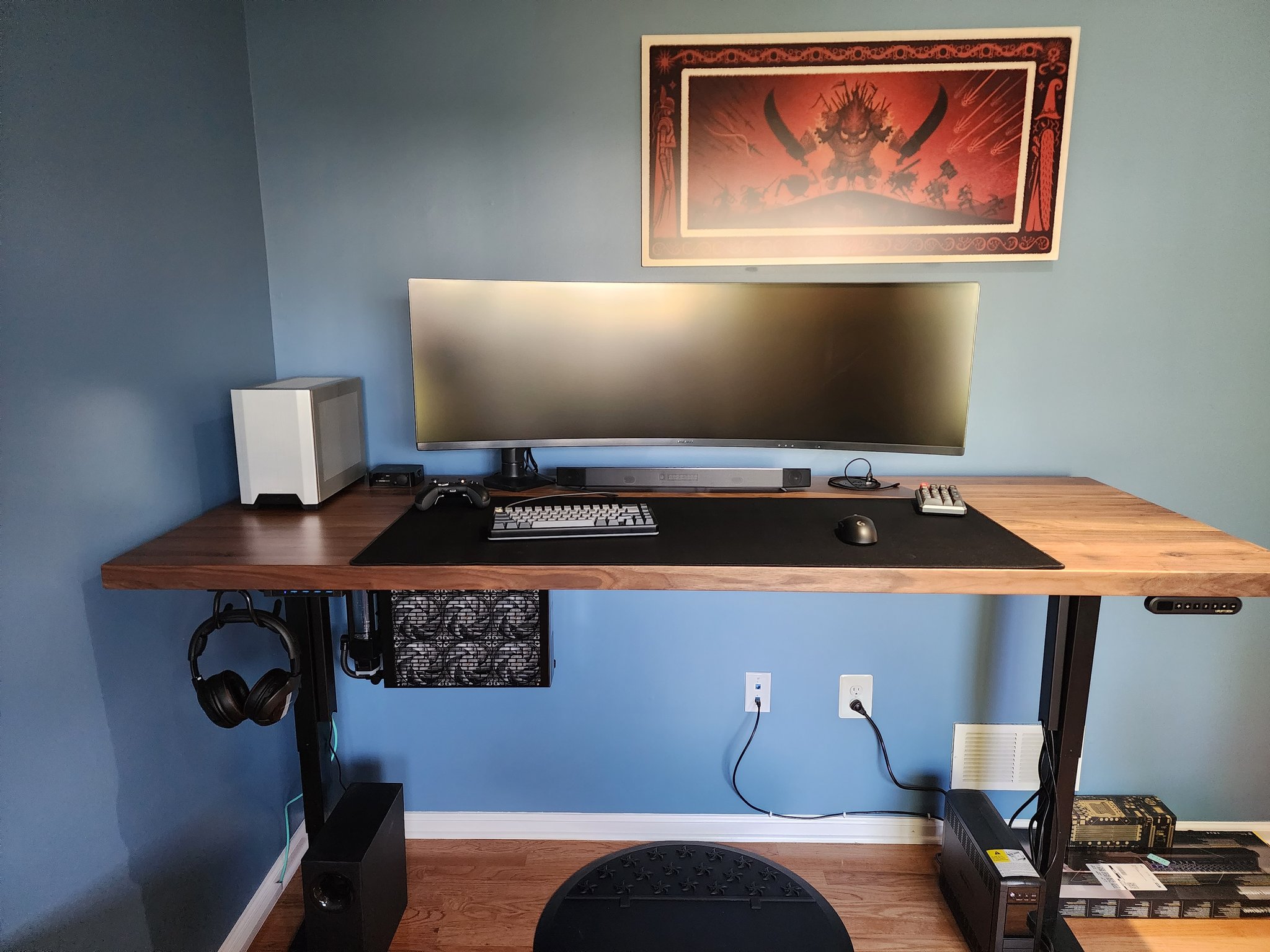 Iroes Strongarm on Twitter: "@LinusTech 5800x3d, 4090fe, in an NCase M1 and cooled by a desk ...