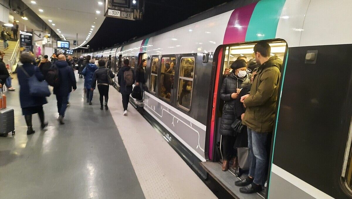 France Bleu Paris on Twitter: "Hausse du Pass Navigo en 2024 : "Le soucis c'est qu'on a les ...