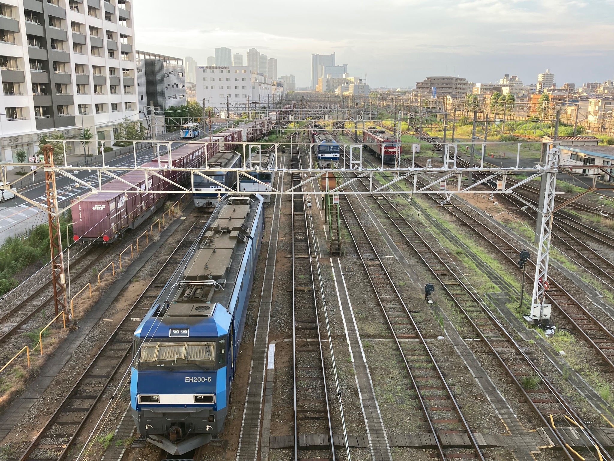 satoru_8888 on Twitter: "2023/07/19 新鶴見機関区 18:05ごろ https://t.co/N0iyxOdJAN" / Twitter