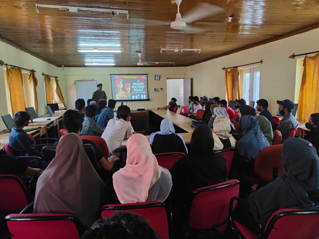 Chinar Corps🍁 - Indian Army on Twitter: "#ChinarWarriors organised a lecture on Career ...