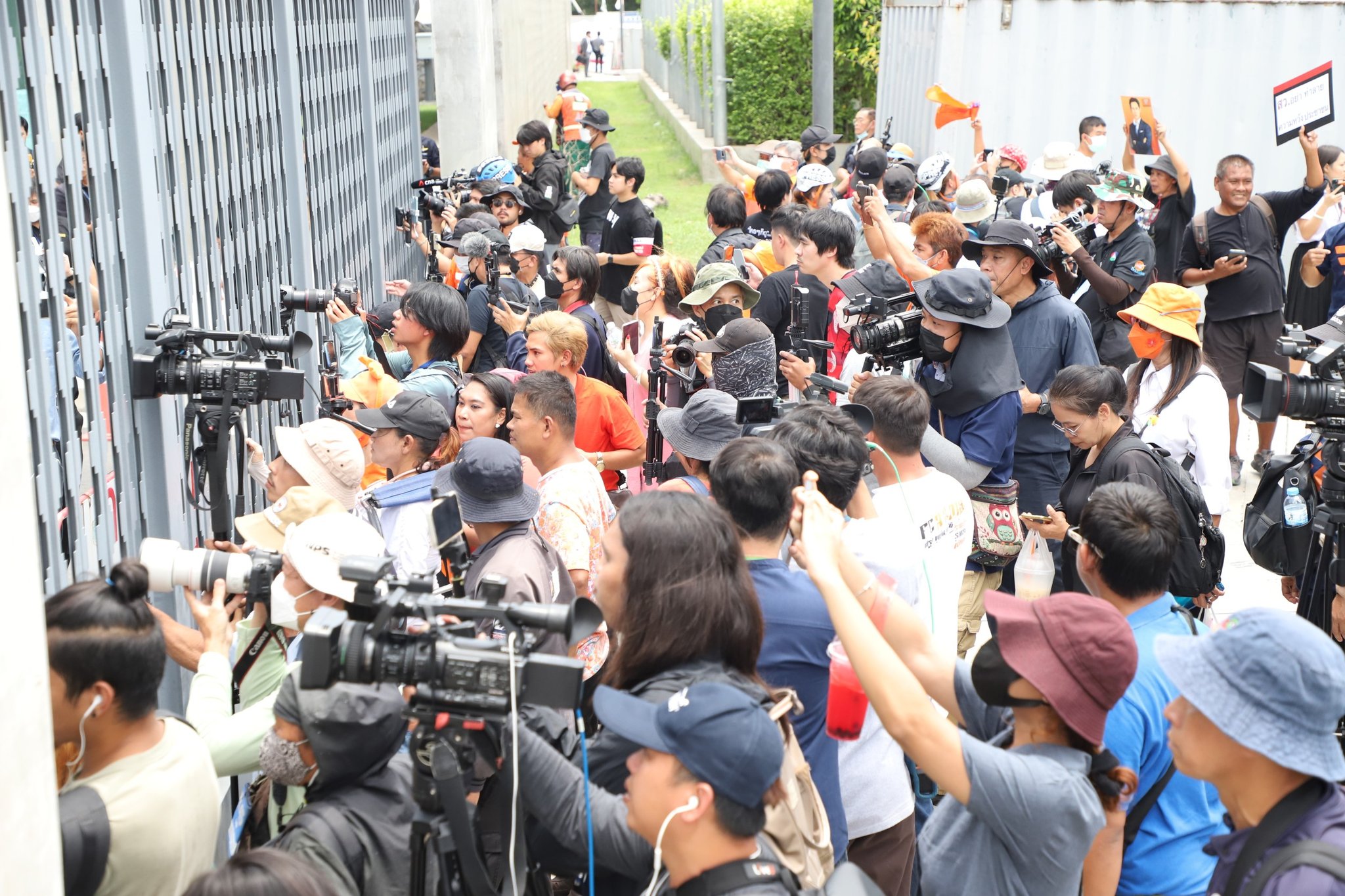 Khaosod English on Twitter: "Angry MFP supporters gather outside the main gate of the parliament ...