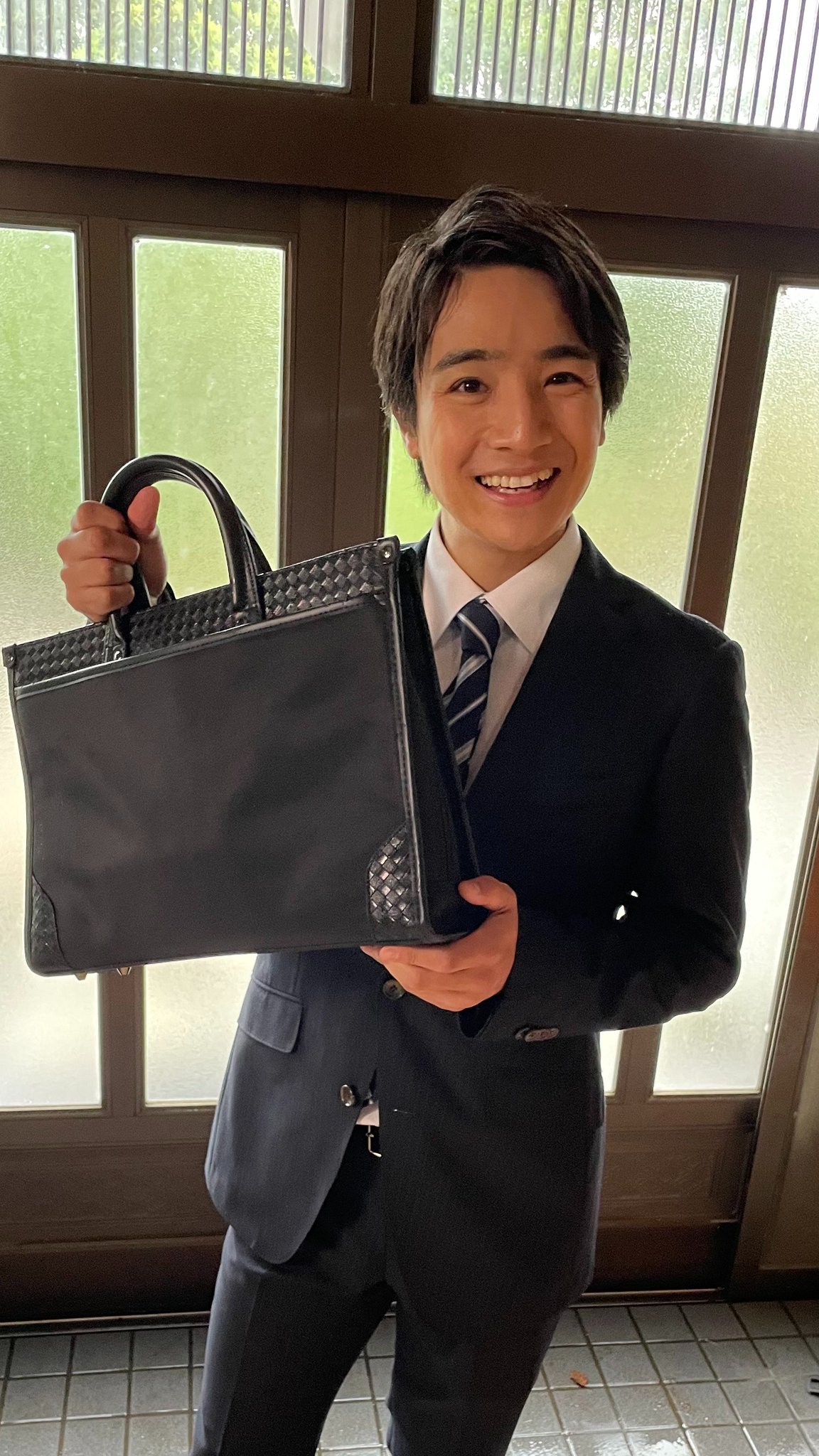 ホラードラマ「怪談新耳袋 暗黒」 BS-TBS【公式】 on Twitter: "BSTBSドラマ【怪談新耳袋 暗黒】 藤原健吾役の #本田剛文 さん 満面笑みで玄関に立つスーツ姿の本田さん👏 ...