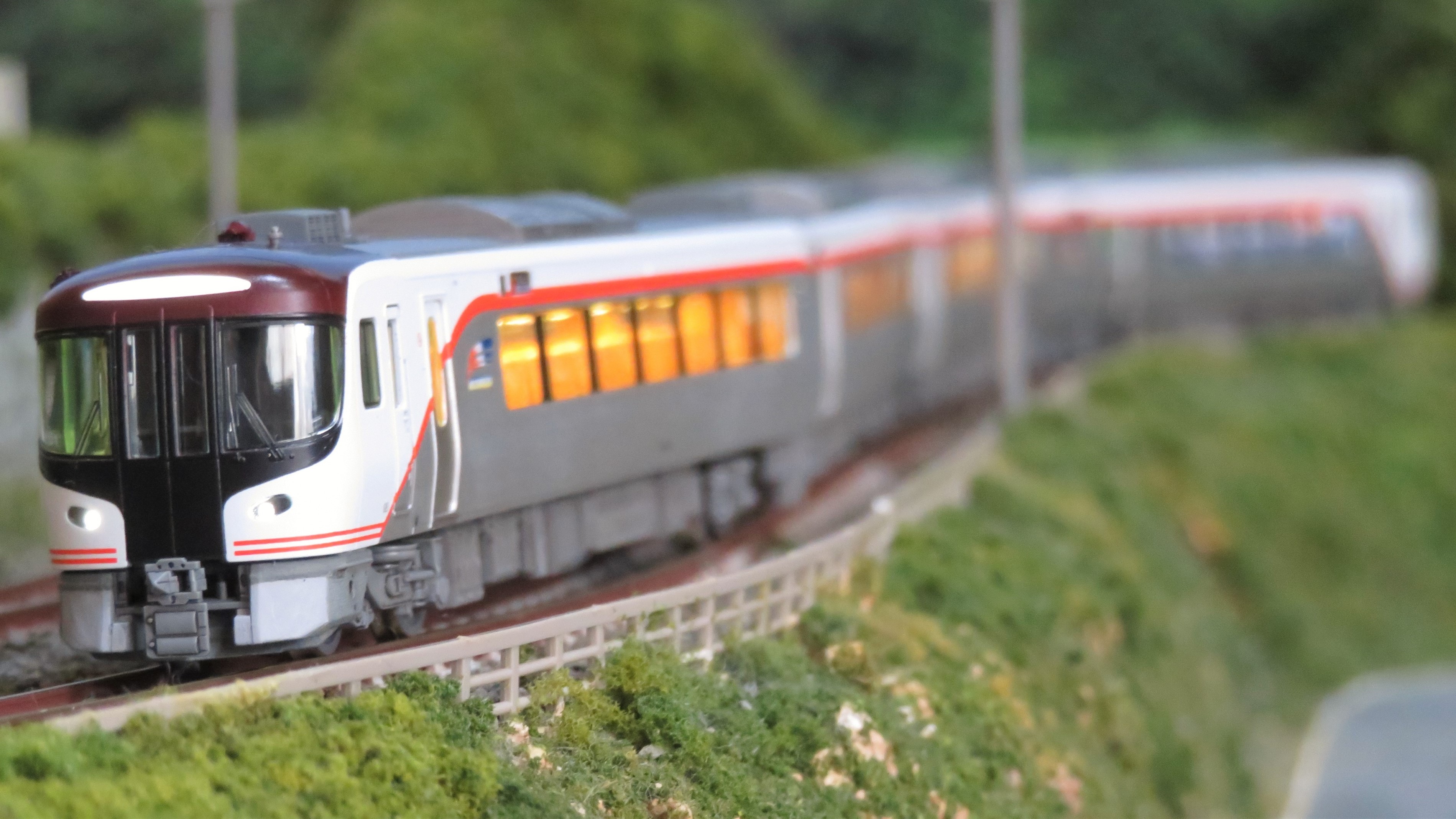 tomy Hiratsuka on Twitter: "自宅の分割式レイアウトシリーズ第184弾！ Nゲージ TOMIX HC85系ハイブリッド車 試験走行車 (特急ひだ) 走行シーン集 ...