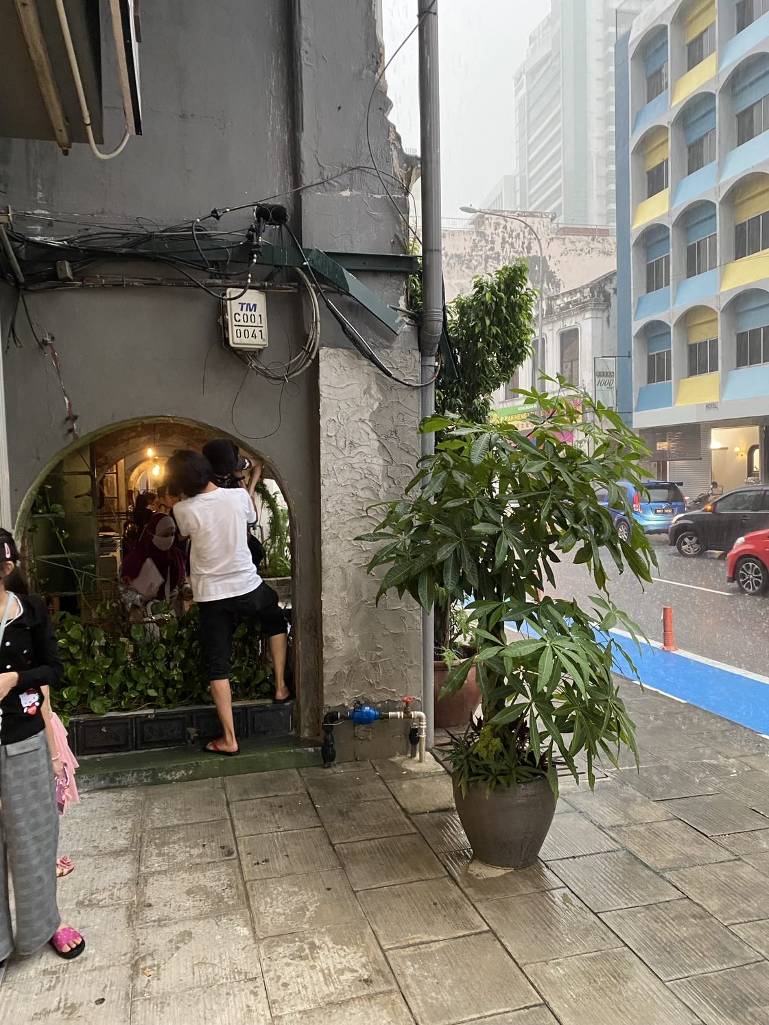 elisa on Twitter: "five-foot way should be obstacle-free. shop owners only get 2 ft for their ...