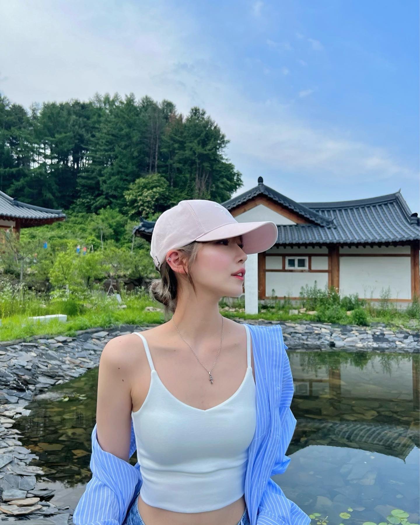 Uchan on Twitter: "前回、即完売してしまった大人気商品の、小顔キャップが来週29日(土)の21時〜再販決定しました💗前回、販売してから30分で売り切れてしまったのでぜひ随時 ...