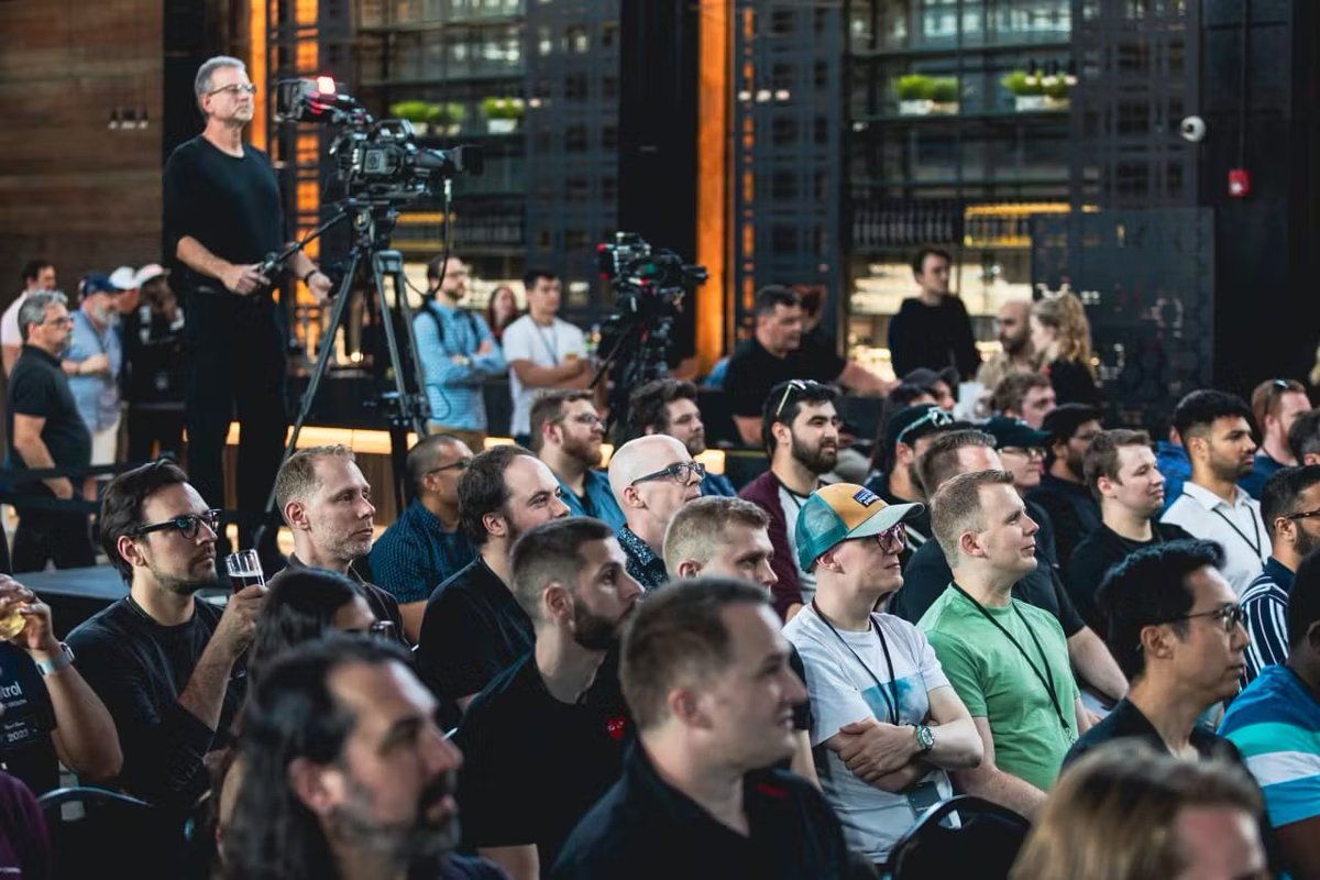 Adam Wathan's Threads – Thread Reader App