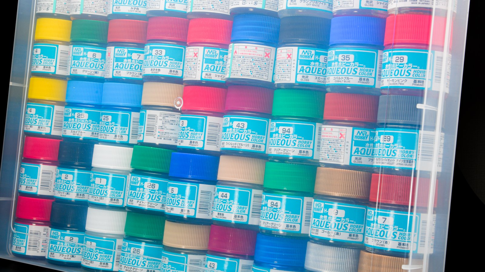 nippper.com on Twitter: "こんなに興奮を覚えたのはいつぶりでしょうか。100円でMr.カラーや水性ホビーカラー、タミヤカラーが45本も入るんです。 https://t ...