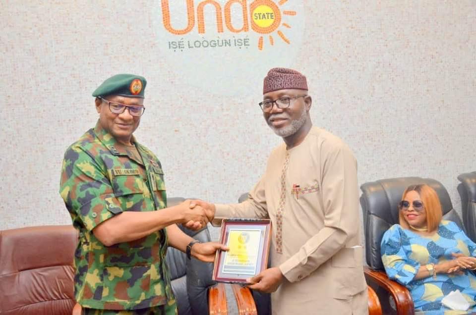 Nigerian Army On Twitter Goc 2 Division Charges Troops To Remain