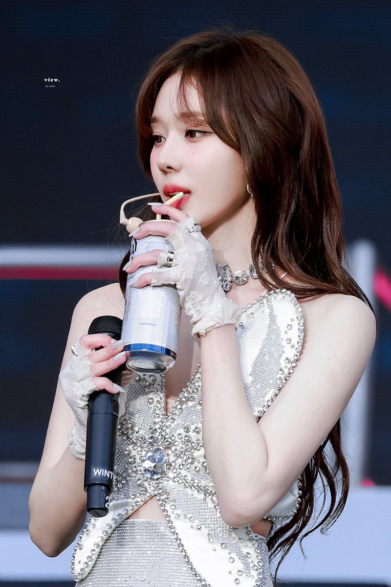 인스티즈(instiz) on Twitter: "[잡담] 나 뭔가 윈터 남동생처럼 생긴 돌 발견 (링크에 더있어요👉) https://instiz.net/name_enter ...