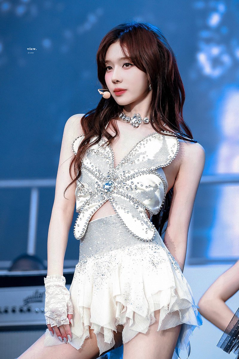 인스티즈(instiz) on Twitter: "[잡담] 나 뭔가 윈터 남동생처럼 생긴 돌 발견 (링크에 더있어요👉) https://instiz.net/name_enter ...