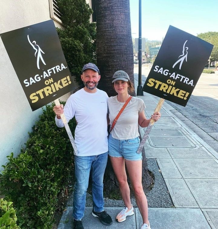 Jon Cryer And April Bowlby Meet Again To Support Sag Aftra And Wga Strike