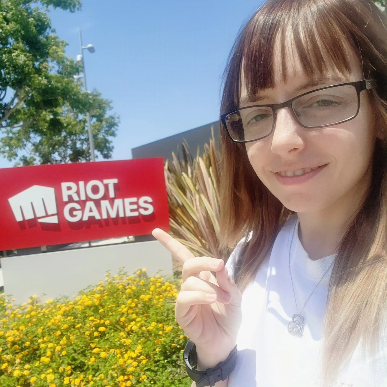 Riot Souji on Twitter: "Quería compartir mi felicidad 😇 el día de ayer cumplí mi primer año en ...