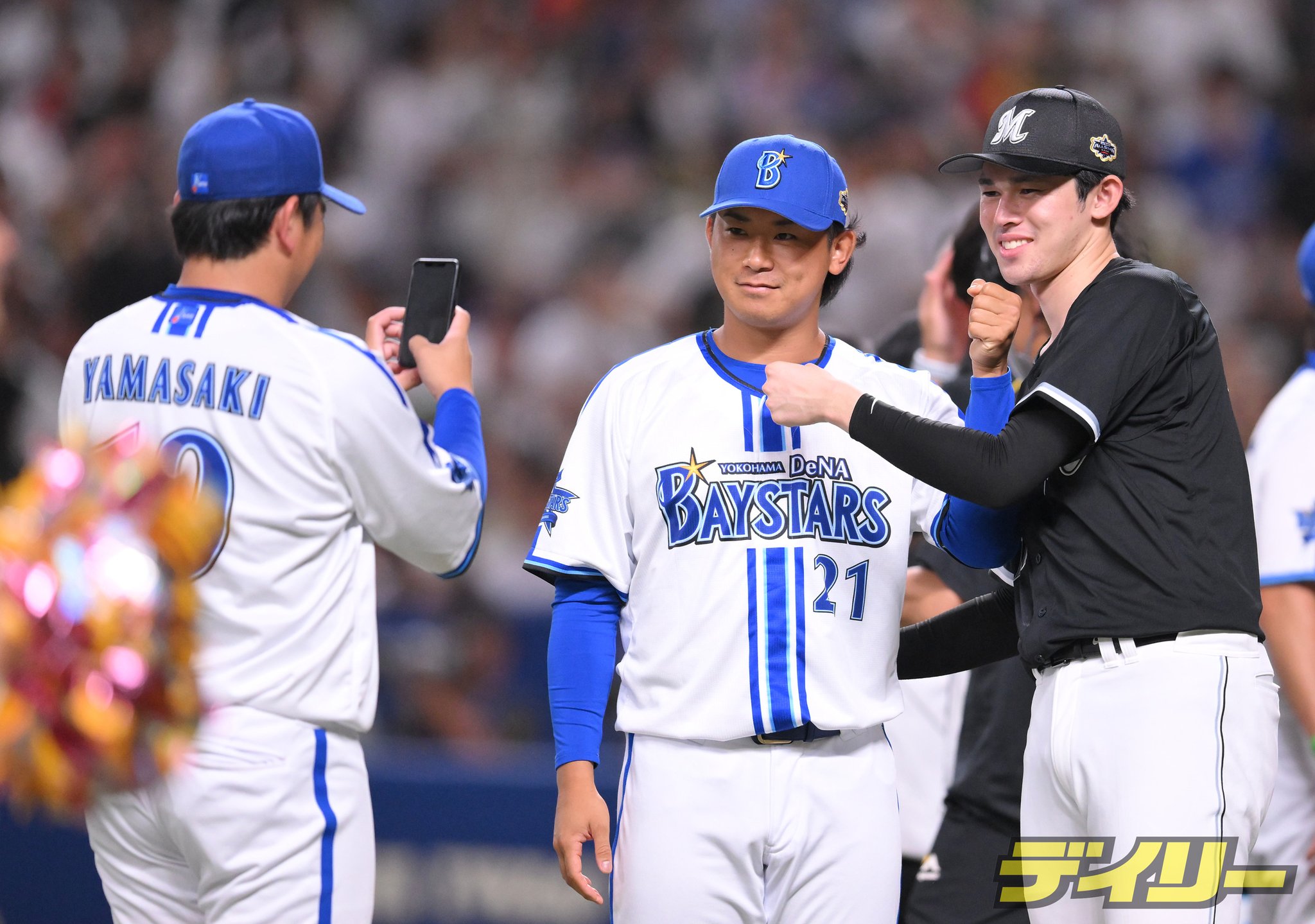 伊藤笙子（デイリースポーツ） on Twitter: "きのうのオールスター第1戦から。WBCでチームメイトだったDeNA・今永昇太選手とロッテ・佐々木朗希選手。試合後、山崎康晃カメラマン ...