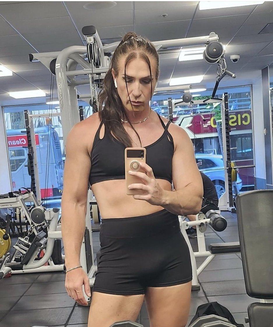 Muy.Mona/🇪🇸💚 on Twitter: "La candidata de SUMAR por Archidona... Opinar ustedes que yo voy a ...