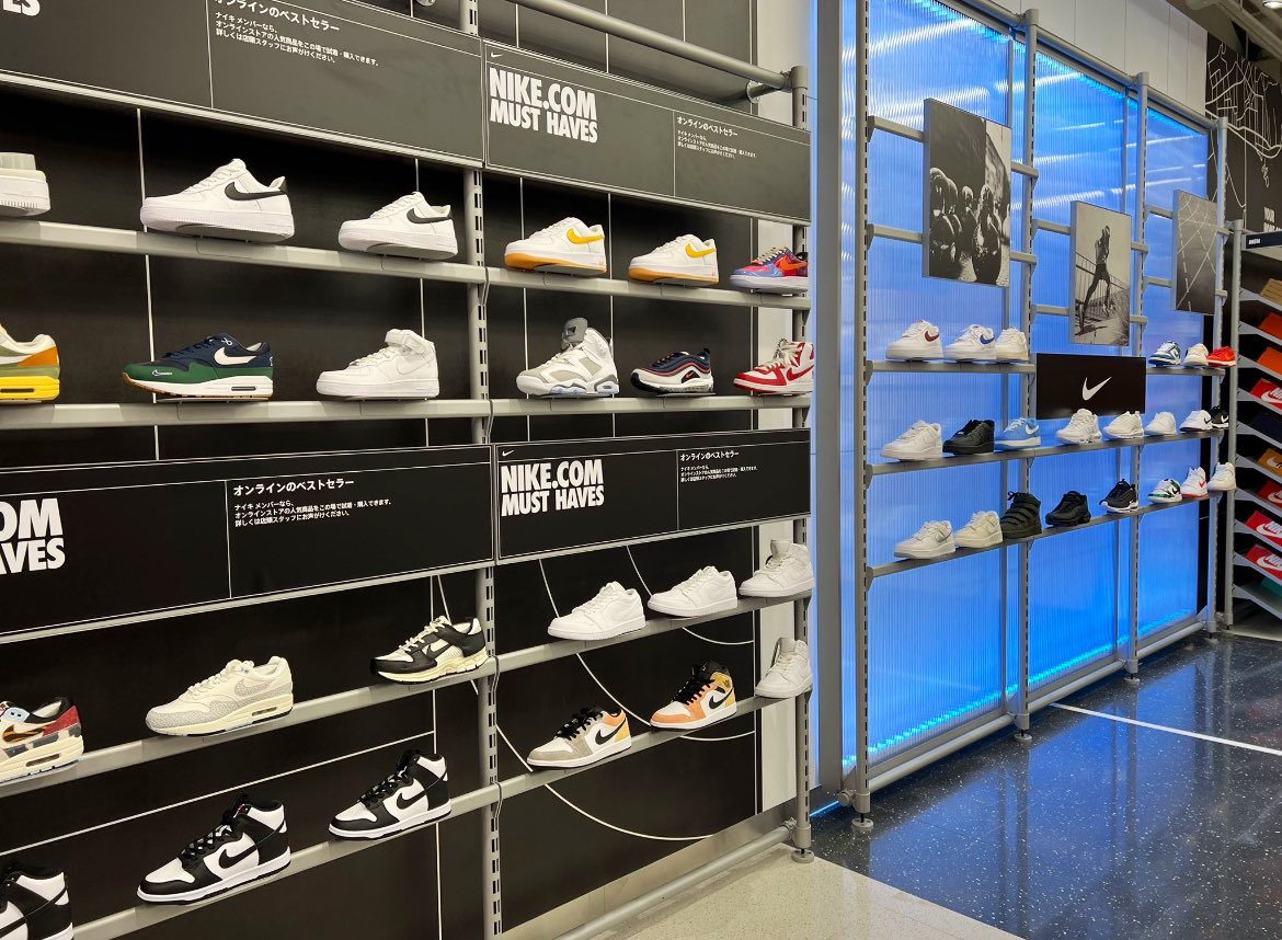 Sunitter on Twitter: "NIKE KARUIZAWA リニューアルオープン ラインナップは、NIKEオンラインに連動したモデル中心 メインディスプレイは定価 ACGは、今後 ...