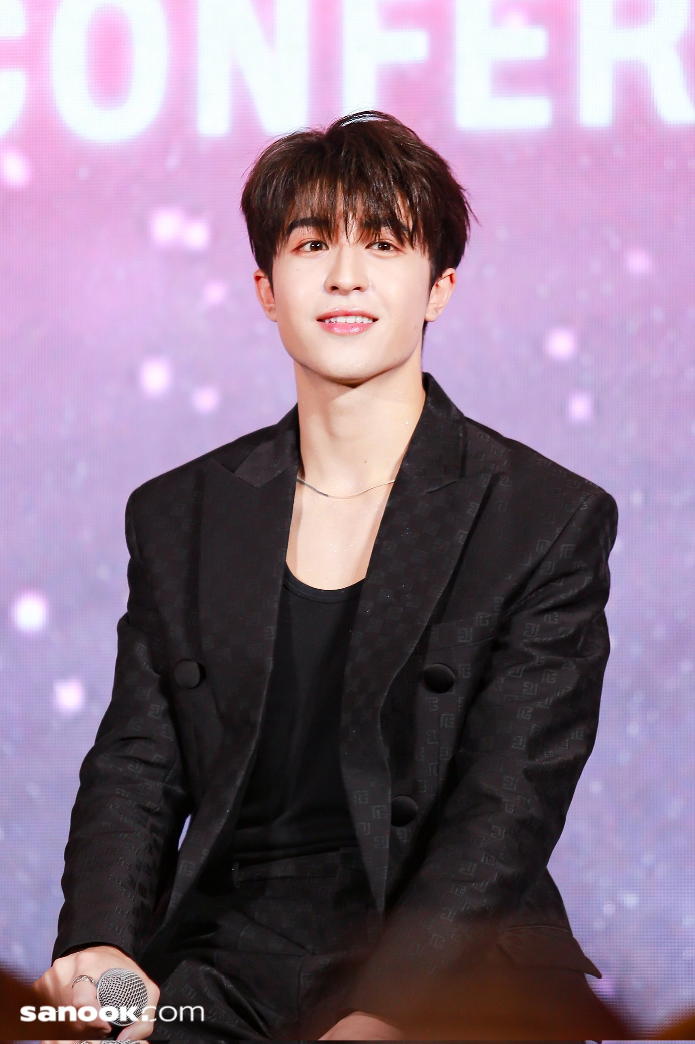 Sanook.com on Twitter: "ไม่ไหวละ น่ารักใจเจ็บ😍🐰💗 #Patrick1stFanMeetingInBKK_Press Patrick Press ...