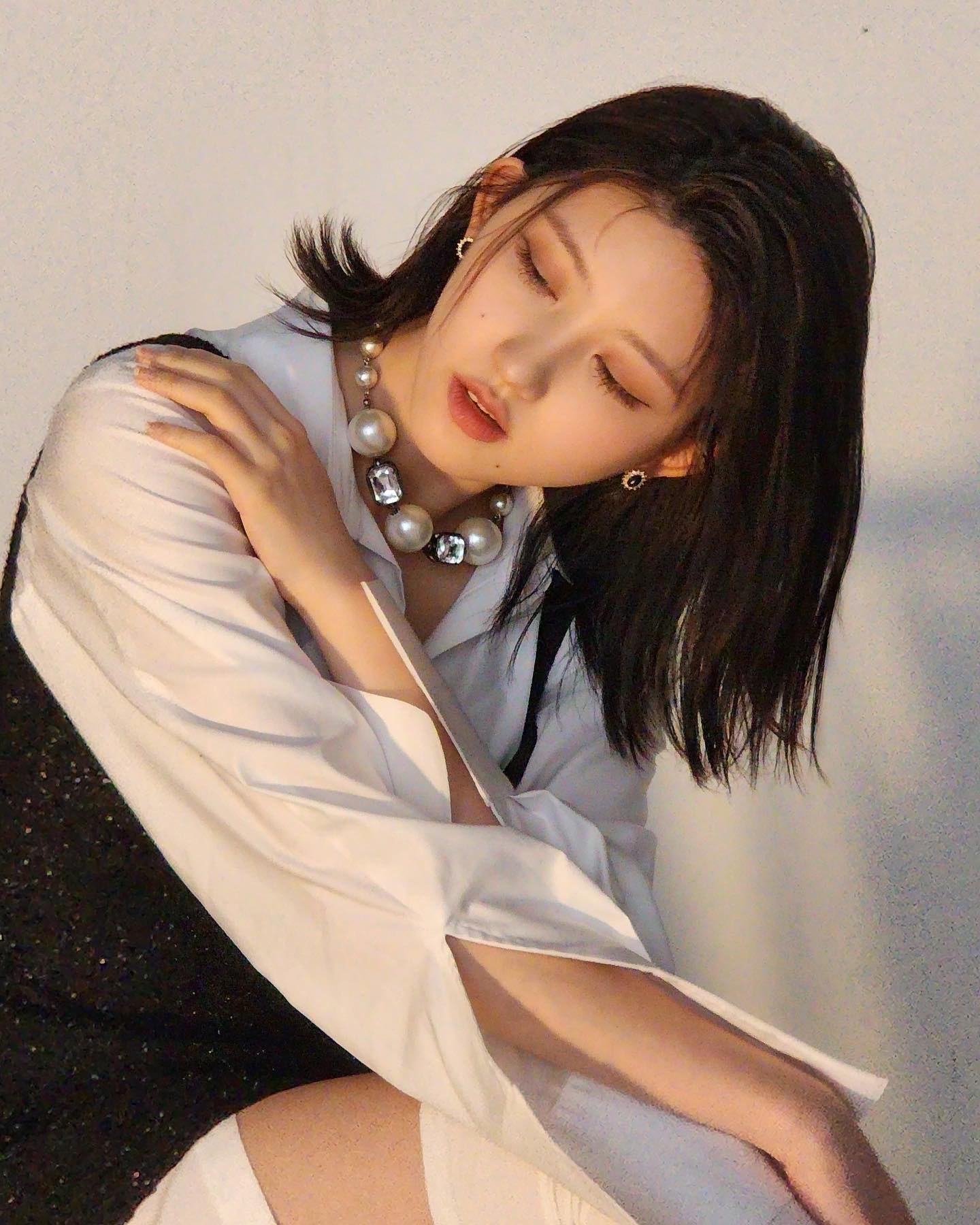 IVE GAEUL 아이브 가을 on Twitter: "Behind📷 #IVE #아이브 #アイヴ #GAEUL #가을 #ガウル https://t.co/5VaIbH3YfD ...