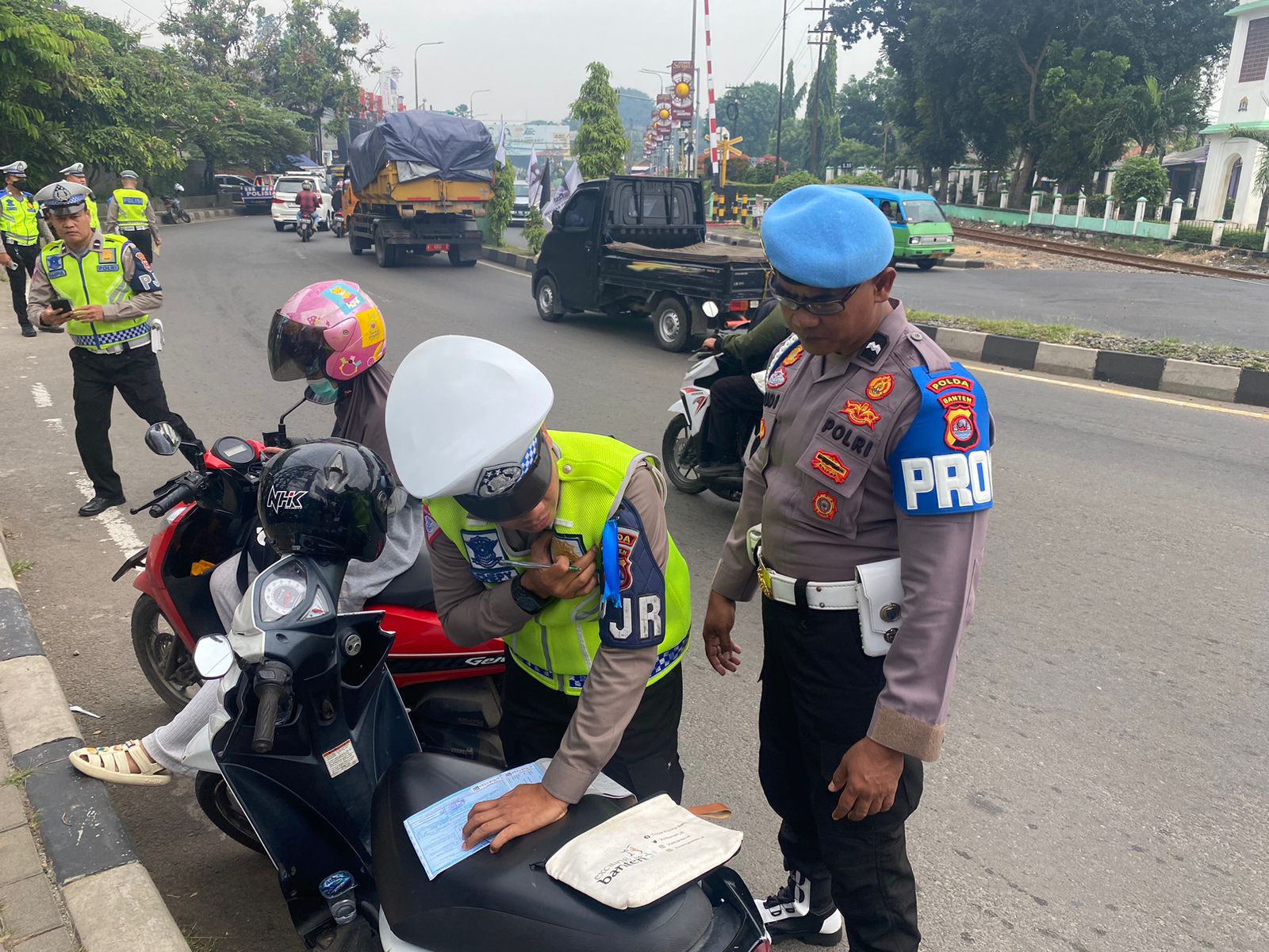 Polda Banten on Twitter: "Hari Kedua Belas Operasi Patuh Maung, Personel Ditlantas Polda Banten ...