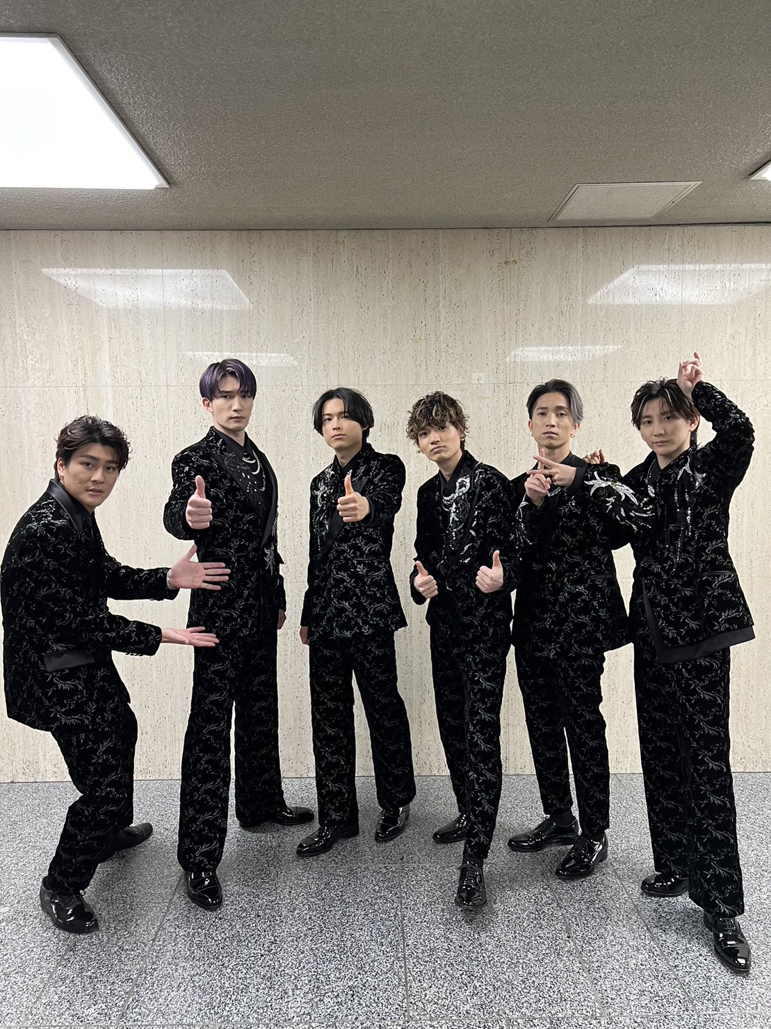 SixTONES on Twitter: "NHK総合「第73回 #NHK紅白 歌合戦」#SixTONES は紅白トップバッターで「Good Luck!」を披露しました🎉 Love ...