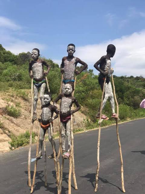 Tribes who walk on stilts to avoid being attacked by wild animals ...
