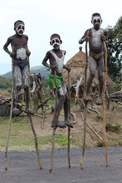 Tribes who walk on stilts to avoid being attacked by wild animals ...