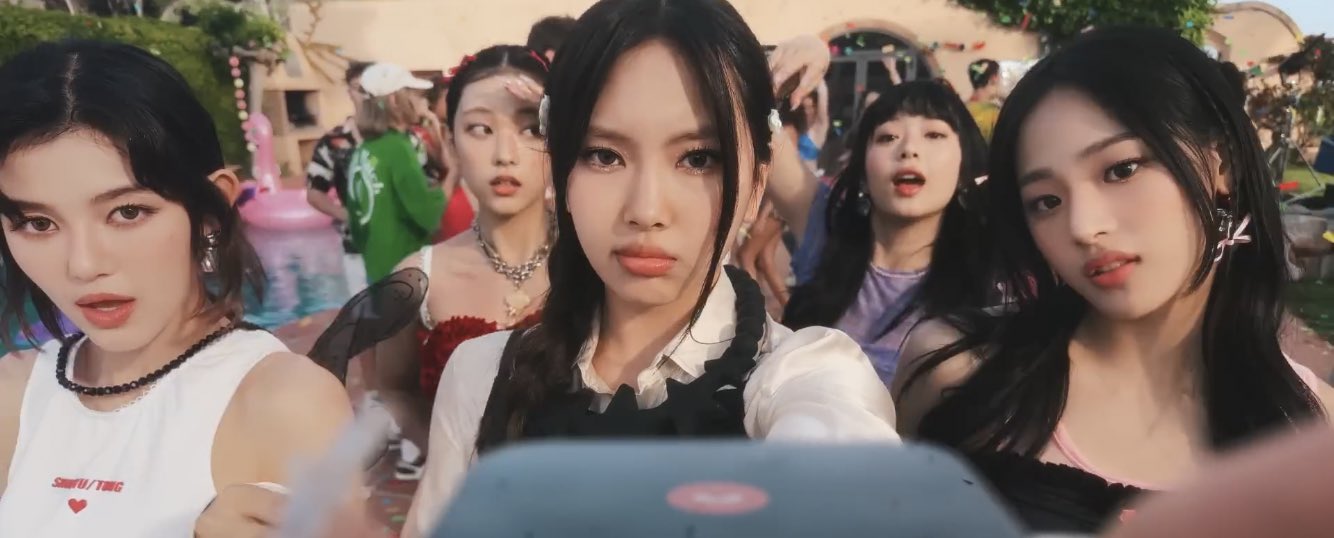 on Twitter: "cinematography of ‘eta’ (2023) by newjeans https://t.co/1wBNBLCWBc" / Twitter