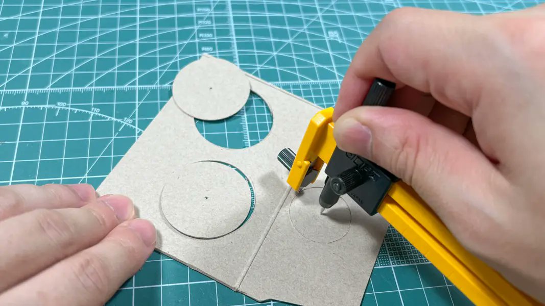 nippper.com on Twitter: "きっとプラモデルの名人たちはこんな小さなコツを沢山持っているんだろうな……。 https://t.co/guPmBfdoQ7 プラバンから円盤 ...