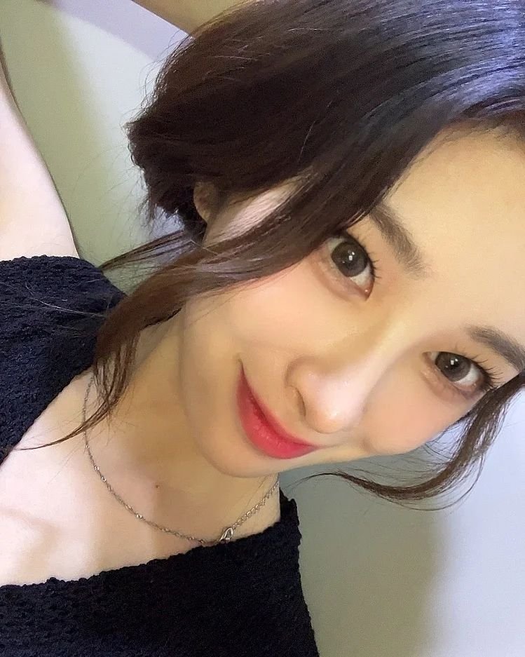 ROCKET PUNCH World 🚀 on Twitter: "[RCPC Instagram Post | Yunkyoung] [#윤경일기] 푸바오 생일이니까 나는 셀카 올릴거야 ...