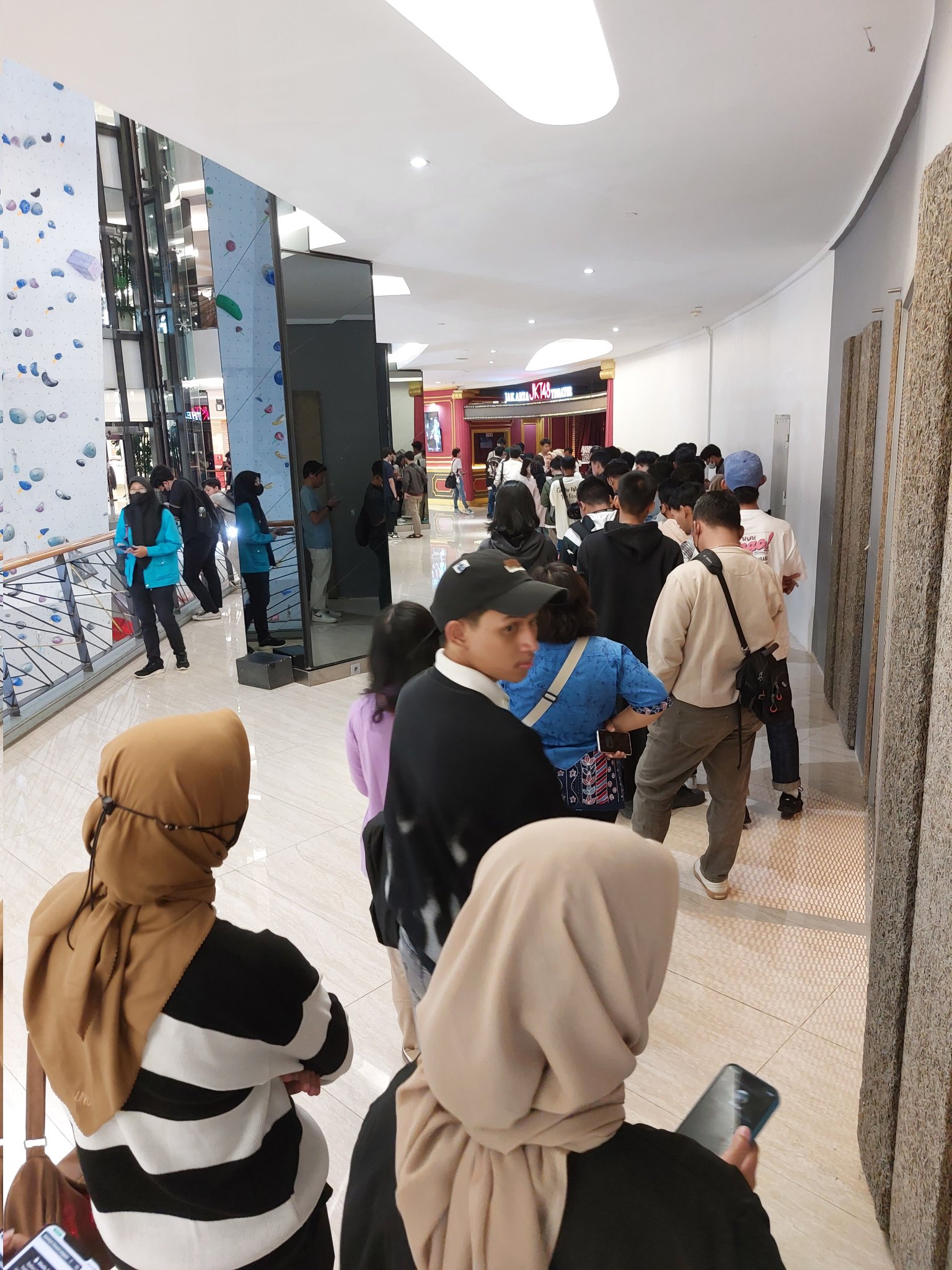 Zhudi Setiawan on Twitter: "Tiada hari tanpa antre di fandom ini 😮‍💨 https://t.co/1mLbeEunWM ...