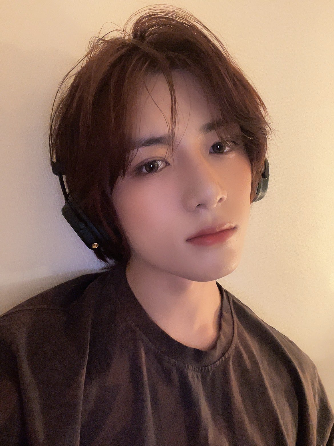 🐈⬛ On Twitter Beomgyus Headset Has A Brown Version So If He Got