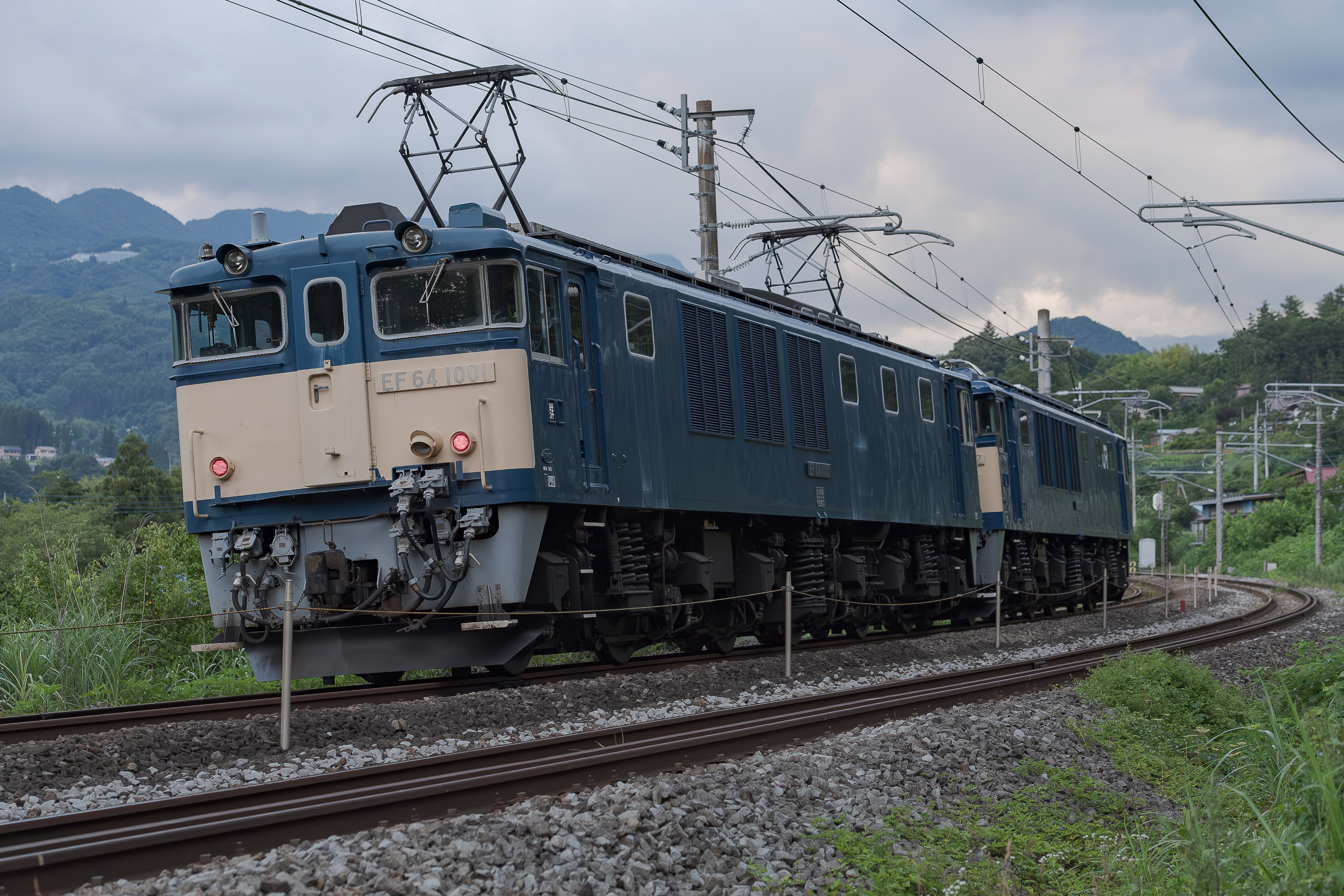 BC on Twitter: "2023/07/20 EF64 1032+EF64 1001 やはりハイライトは水上への道中か パン下げ無灯火の1032に正面窓から一点の輝き https ...