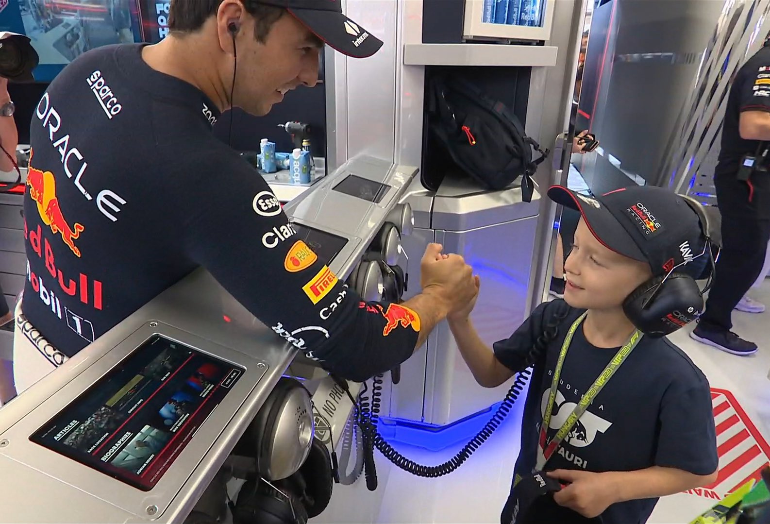 Krampon F1 on Twitter: "Perez ve büyük hayranı buluştu ️ https://t.co ...