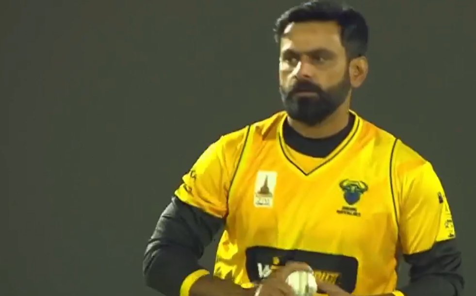 Farid Khan on Twitter: "MOHAMMAD HAFEEZ TAKES SIX WICKETS IN TWO OVERS 🔥🔥🔥 Hafeez bowled a ...