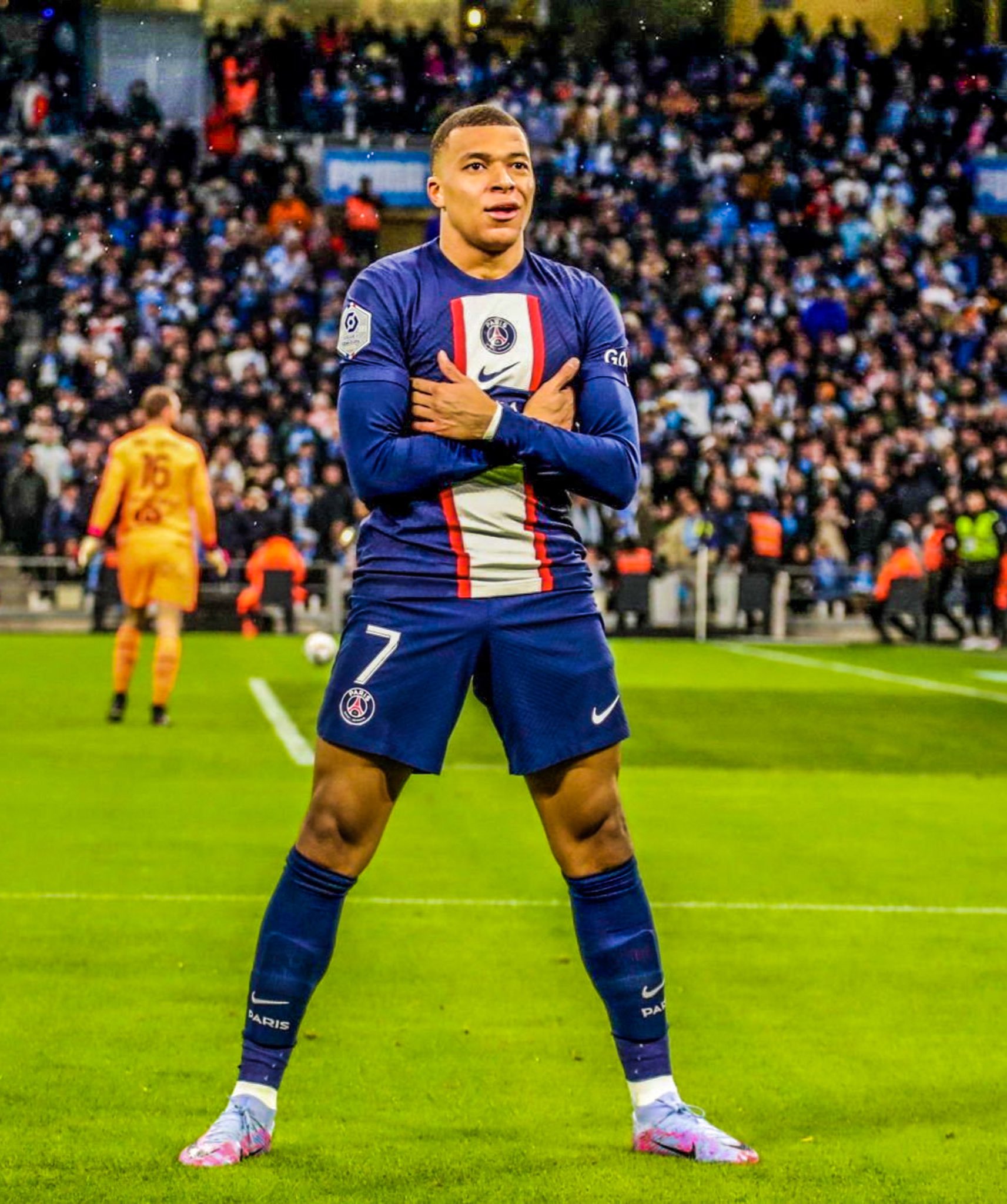 EuroFoot on Twitter: "⛔️ PSG have excluded Kylian Mbappé from the squad travelling to Japan for ...