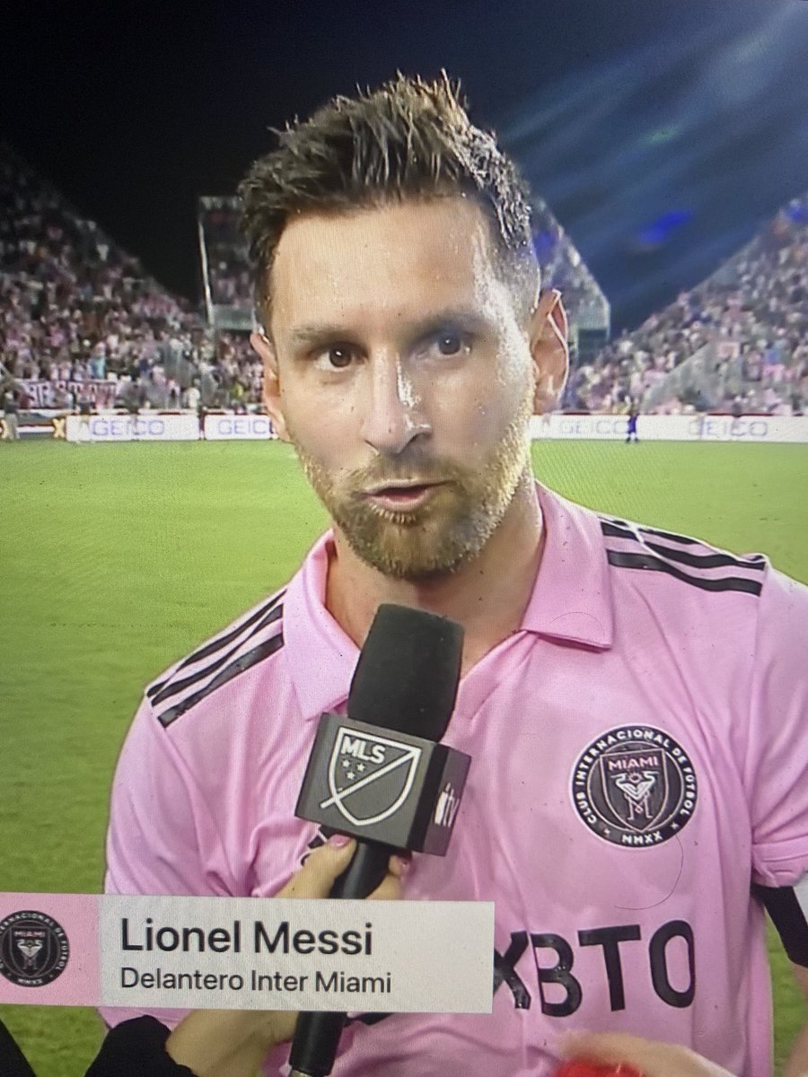 Leo Messi: "Last minute winning-goal? Well, I tried this free-kick shot ...