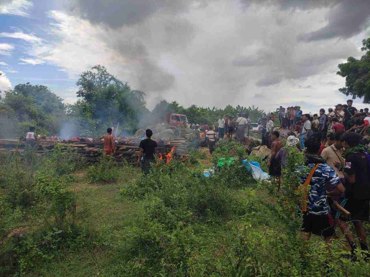 Khit Thit Media On Twitter ယင်းမာပင်မြို့နယ်၊ စုန်ချောင်းရွာတွင် စစ်တပ်က သတ်ဖြတ်လိုက်သော ကျေးရ