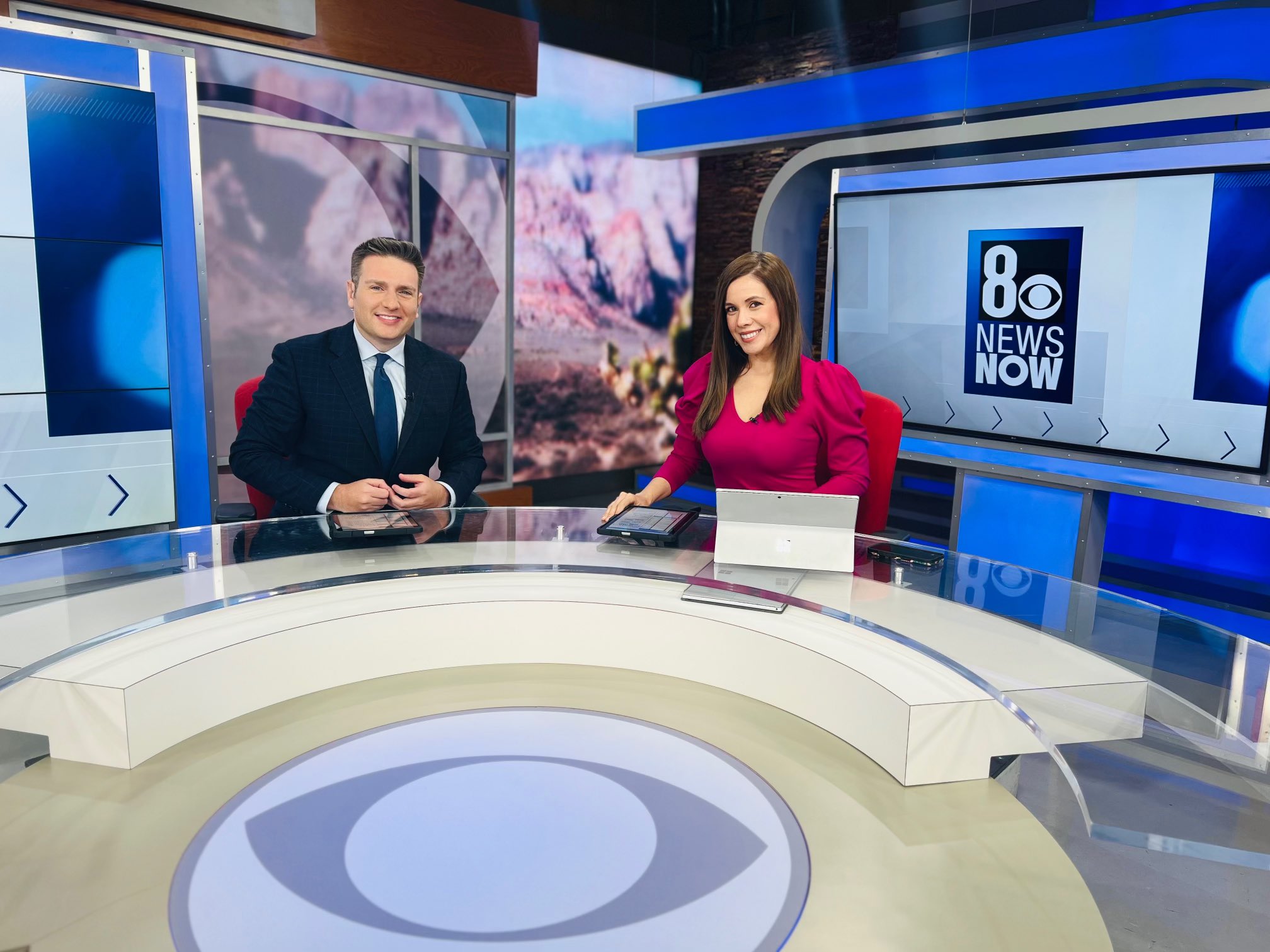 Ozzy Mora | News Anchor on Twitter: "Hello everyone! Filling in with my friend David Charns💚 ...