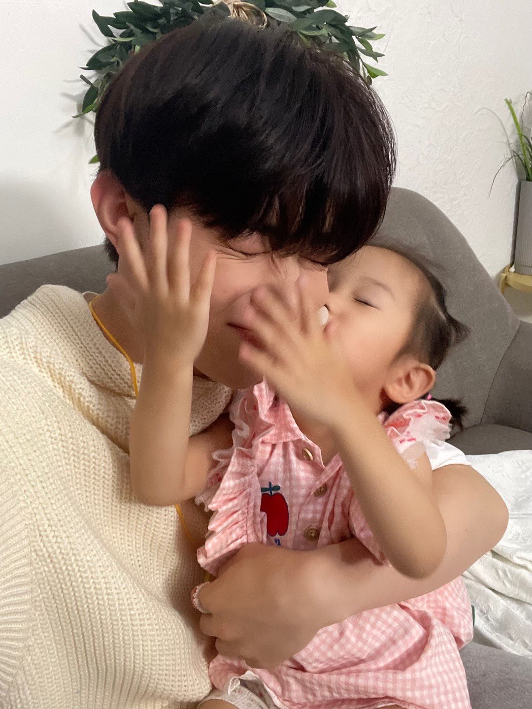 ani sleeping 😴 on Twitter: "weibo: c-rosins react to zhang hao’s baby cloud selca post ☁️ ...