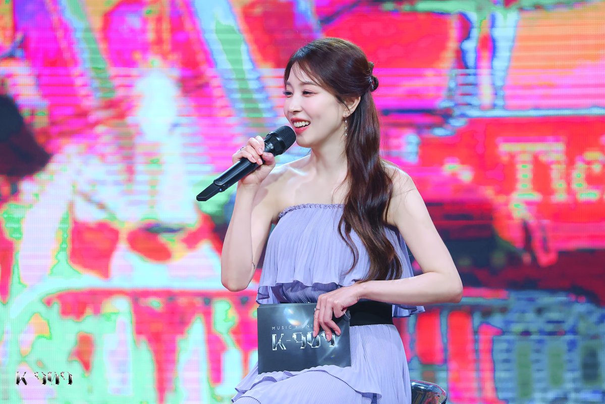 K-909 on Twitter: "[#909현장포토 📷] 한 장의 추억이 될 오늘 보아의 명MC 모먼트 공개합니다 💛 #K909 #KPOP #보아 #BoA @BoAkwon ...