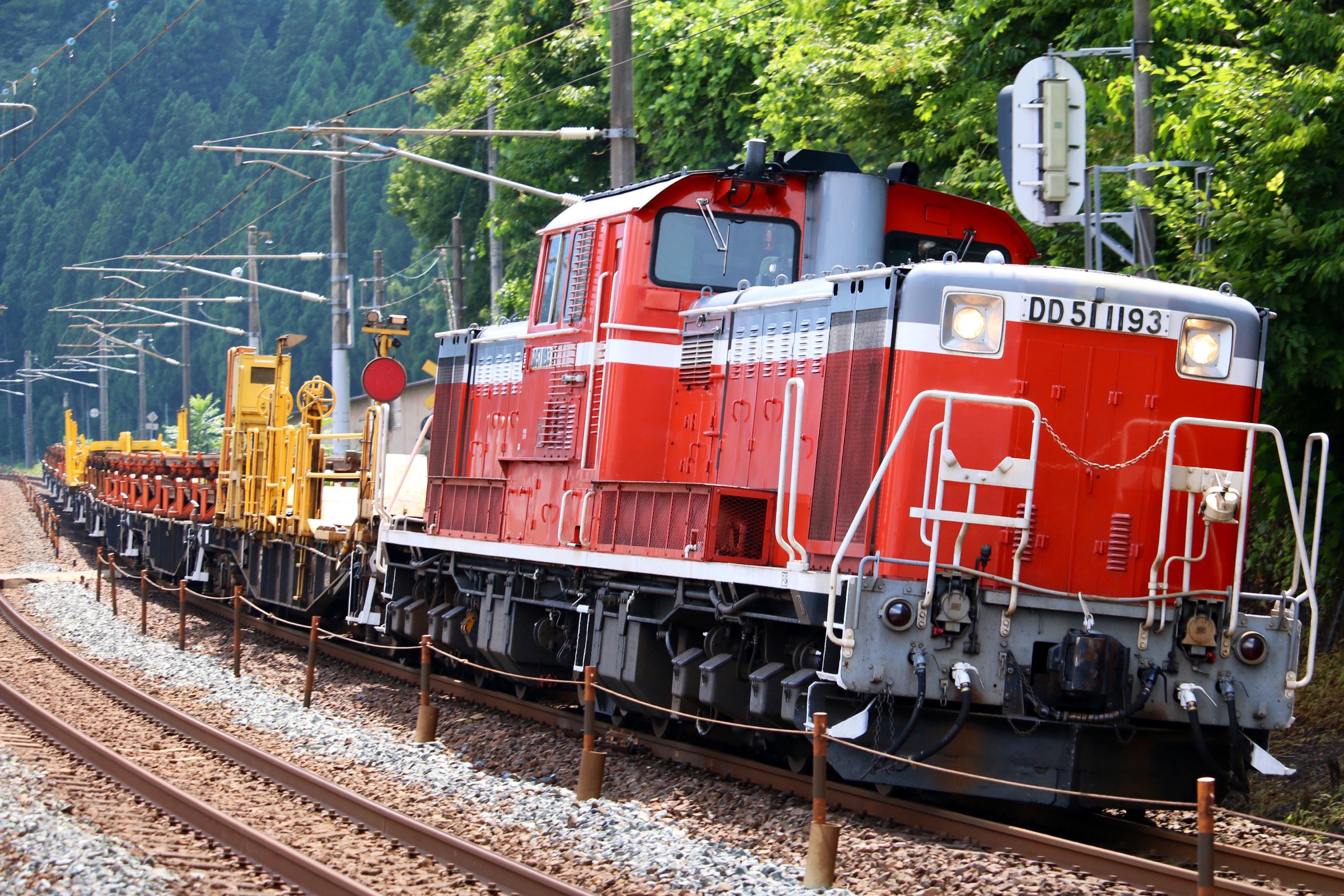 K.S. on Twitter: "2023/07/22 南条〜湯尾間にて 工9589レ (金沢工臨) DD51-1193+ロンチキ10b 今庄駅の停車時間の間に移動してこの場所に 暑かったー ...