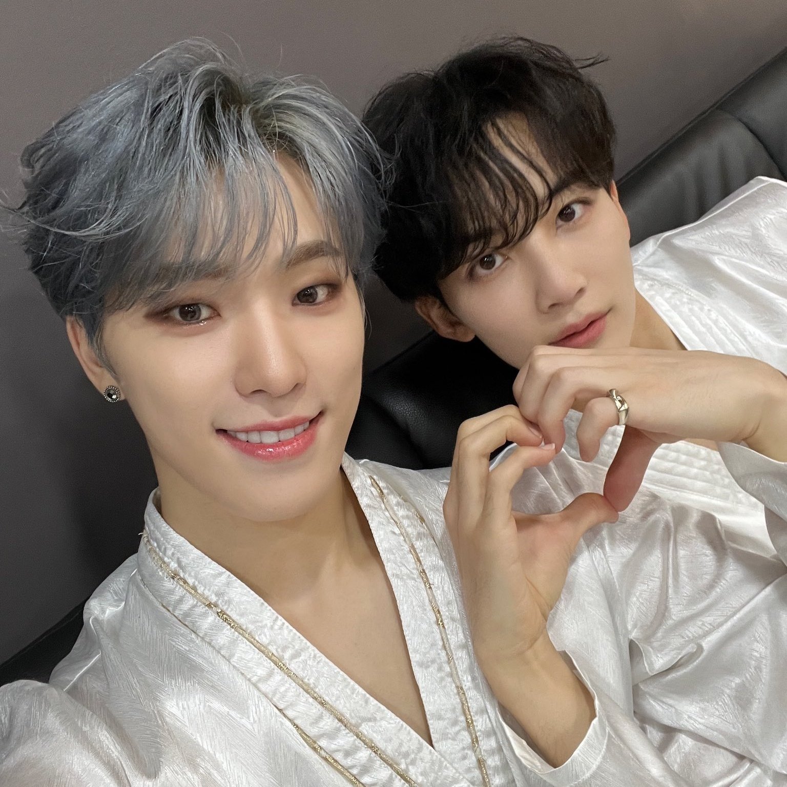 정한 pics on Twitter: "dino with his kuya jeonghan 🥺🤍 https://t.co ...