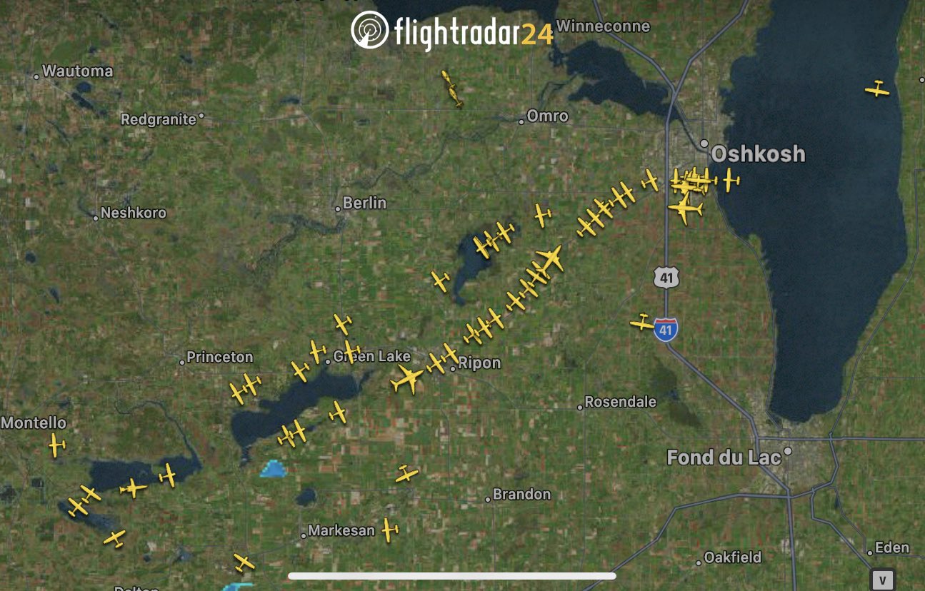 Flightradar24 on Twitter: "It’s a beautiful morning for a flight into @EAA AirVenture. This ...