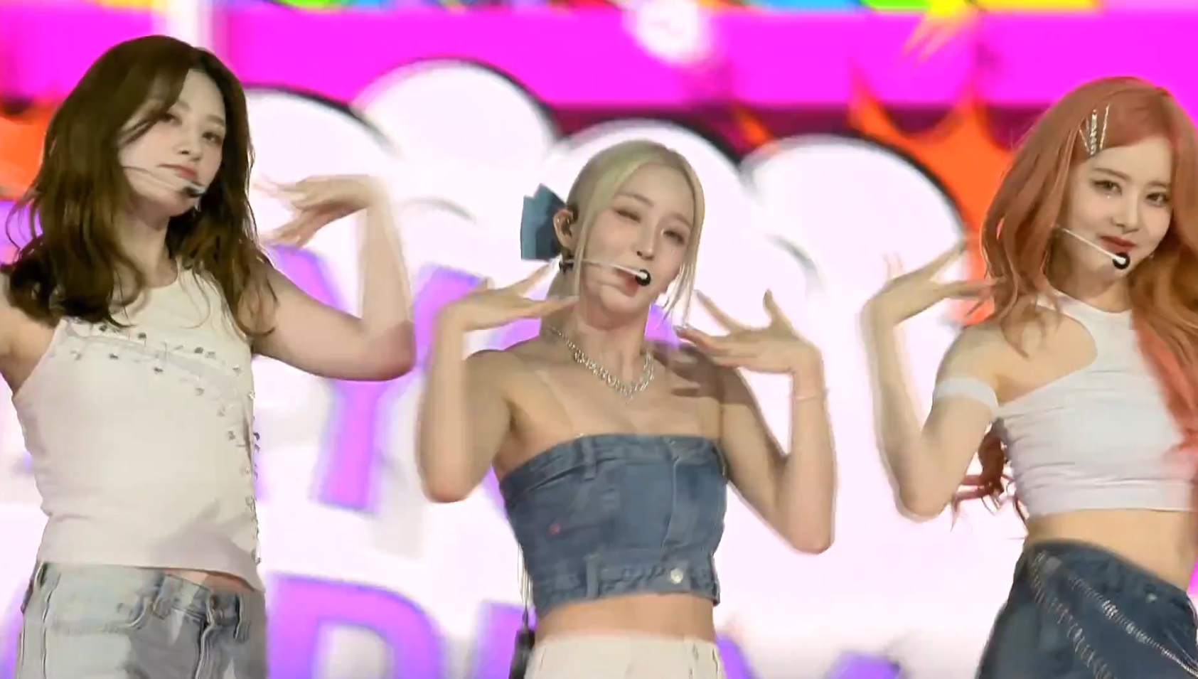 KPOP2CPOP on Twitter: "Gotta catch that wink from Sumin of STAYC at K-POP Lux x SBS Super ...