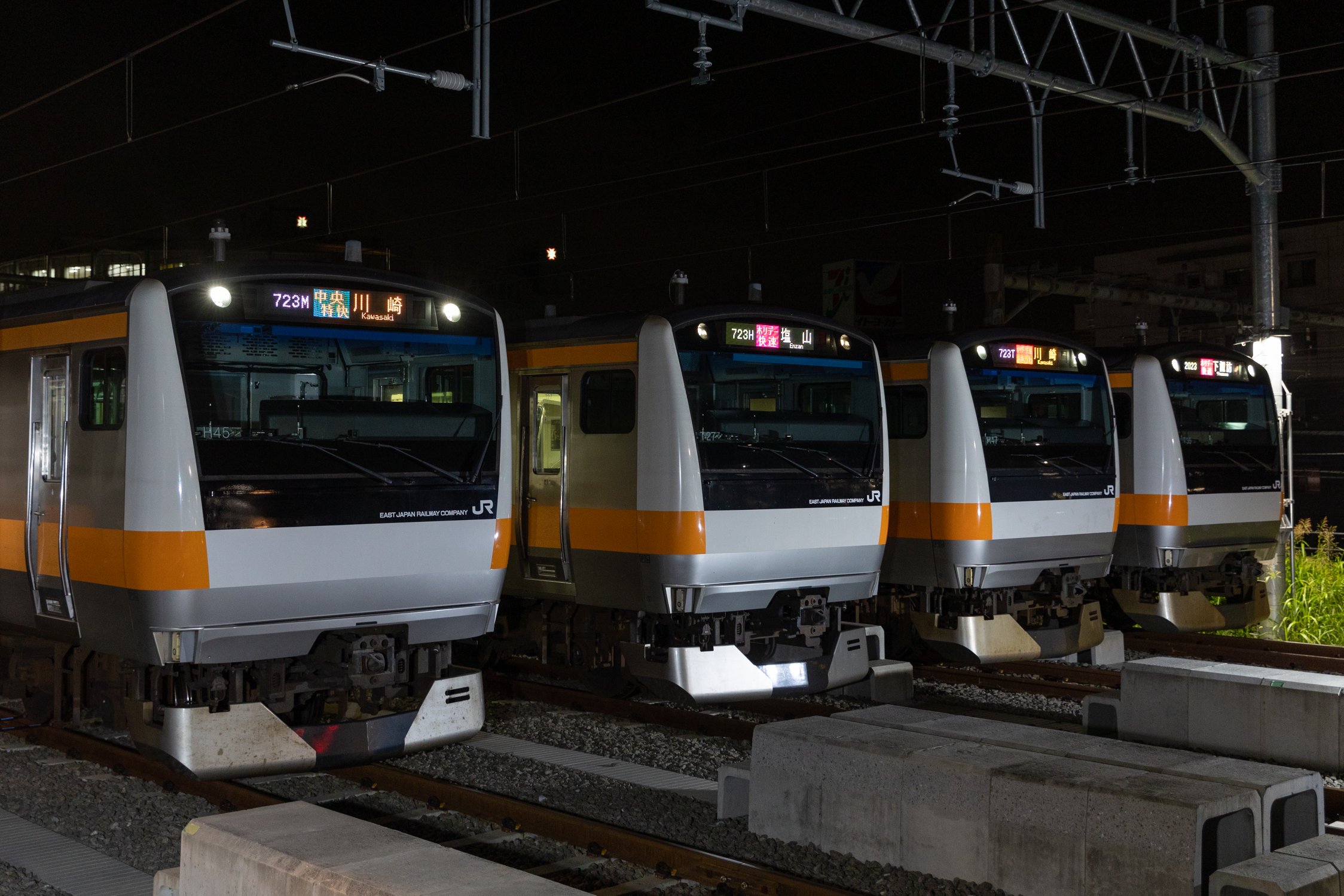 あおとく on Twitter: "2023/7/23 通勤電車を撮りに行かNight～真夜中の拝島電留線～ 209系1000代、E233系豊田車を並べての拝島駅電留線撮影会が昨晩行われました ...