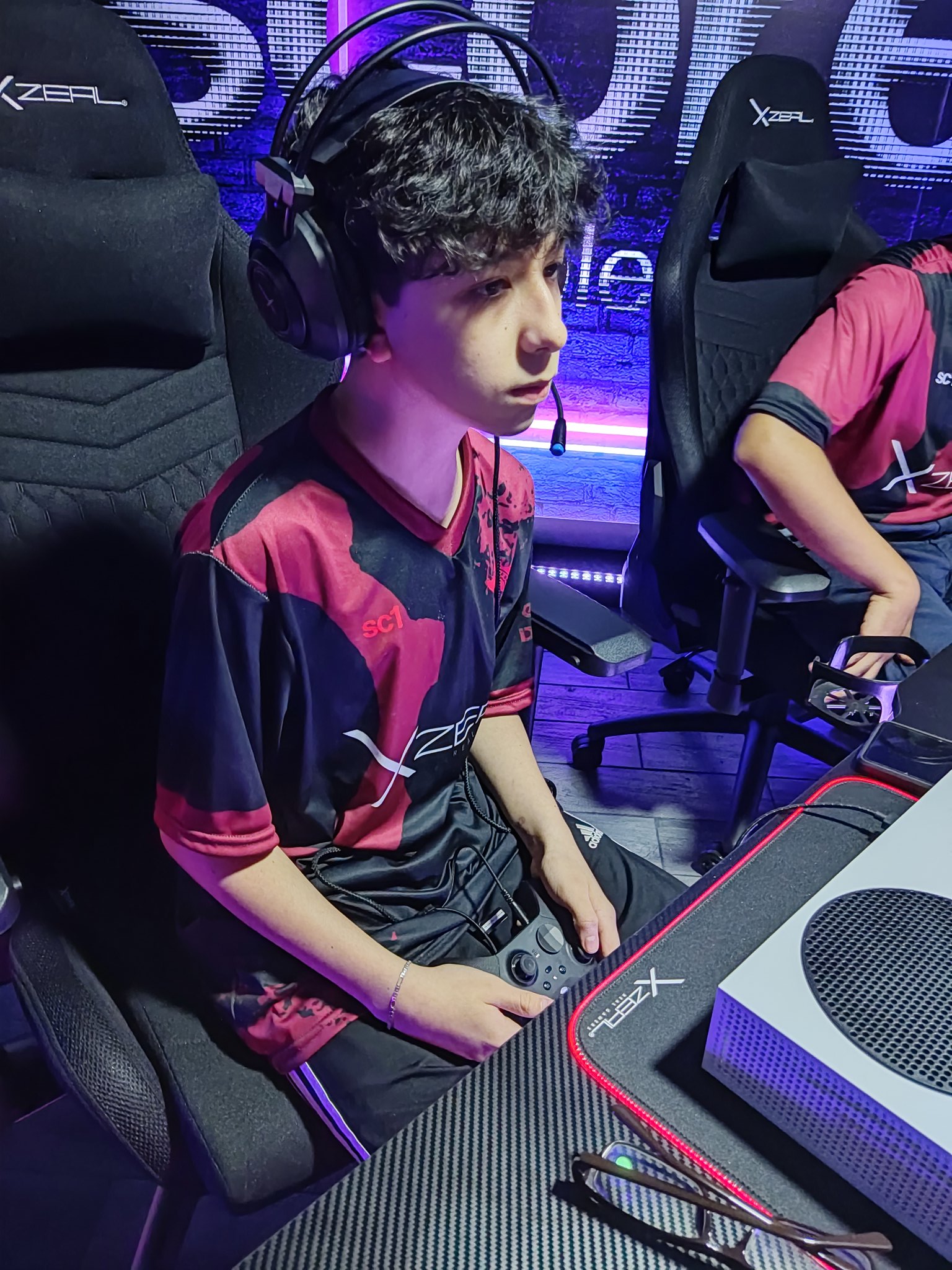 Xzeal on Twitter: "It's showtime. Slyzz. El niño maravilla de la comunidad #Gears5, la tripa con ...