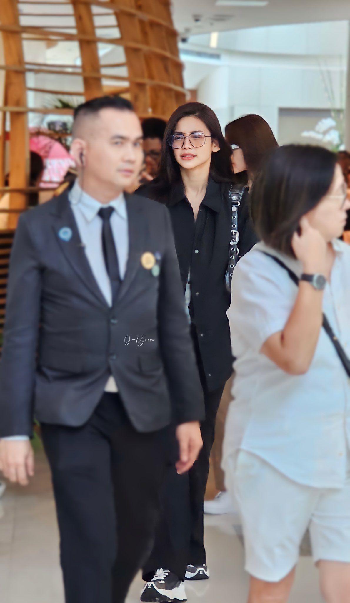 คุณมูมู่ J-Yoon (՞ ܸ. .ܸ՞) ☀️🌕 on Twitter: "พี่ฟ้าตัวจริงสวยมากเลยค่ะ เพิ่งเจอครั้งแรก กรี้ดดด 😆 ...