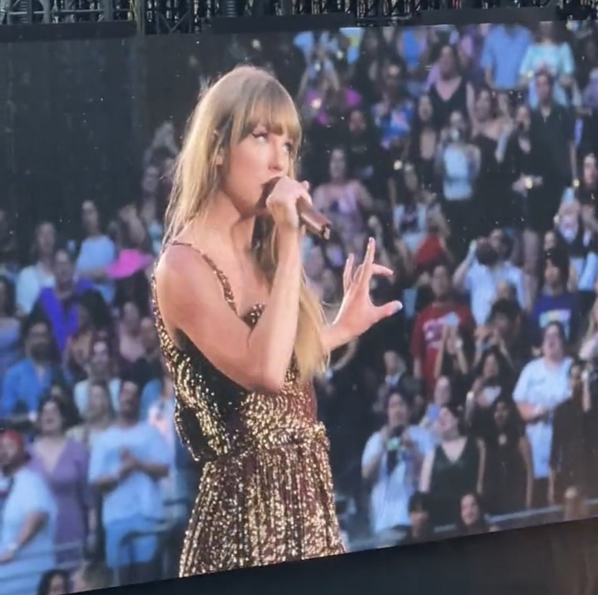 La Tia Puercaylor On Twitter 🚨 Taylor Swift Hizo Un Cambio En El Set